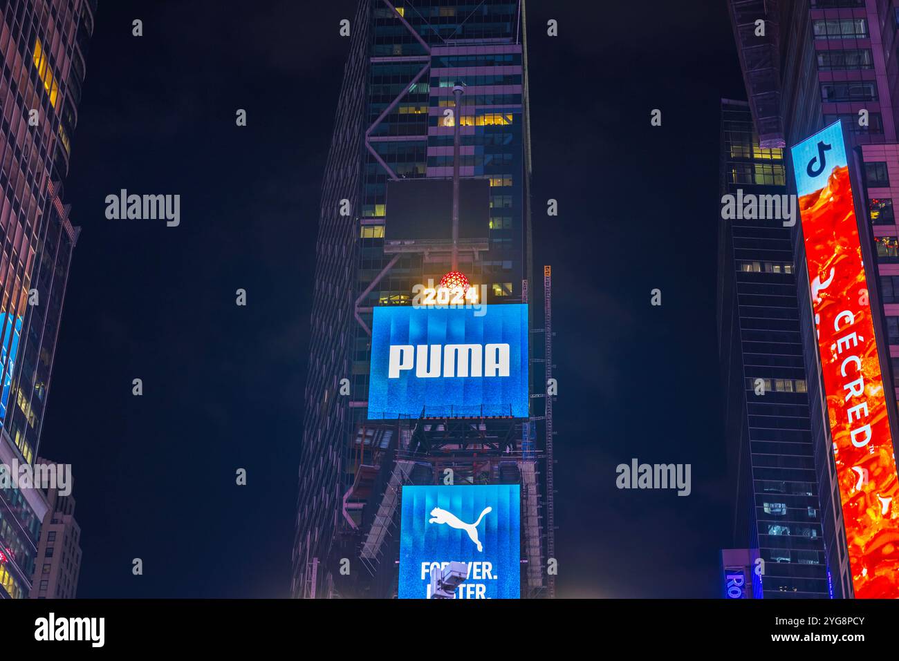 Puma billboard times square hi-res stock photography and images - Alamy