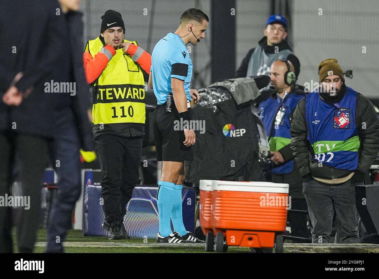 Rotterdam - Referee Donatas Rumsas during the fourth round of the new ...
