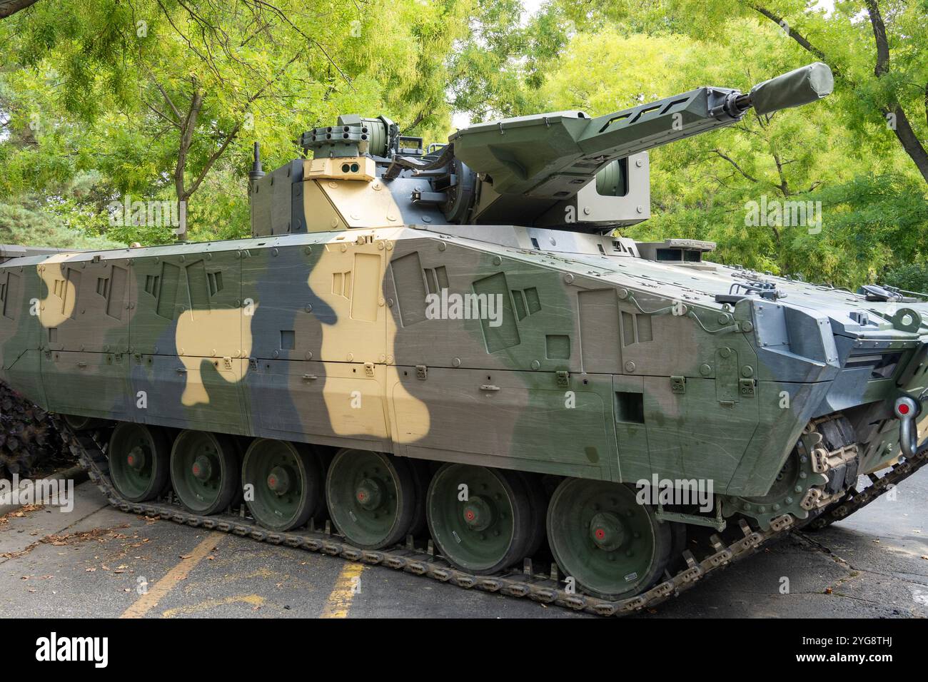 Hungarian Lynx infantry fighting vehicle (IFV) with 30mm machine gun ...