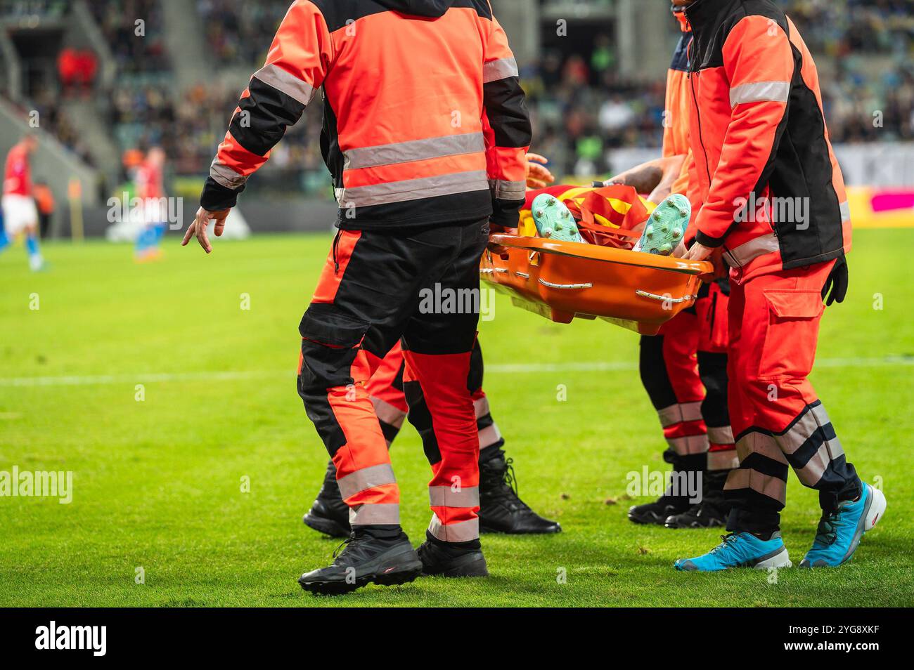 Injured footballer and stretcher hi-res stock photography and images ...