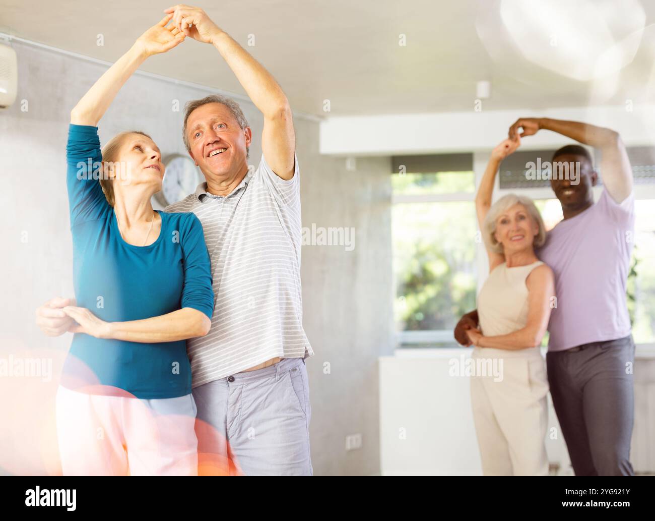 Senior woman latin dance class hi-res stock photography and images - Alamy