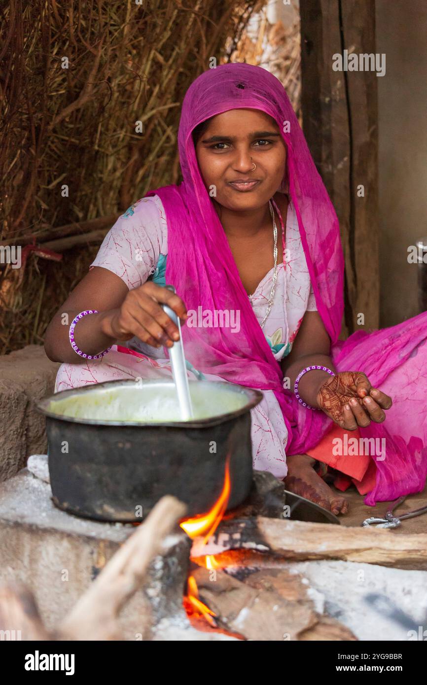 India, Gujarat, Dasada. Rabari, Mir tribes people. Traditional clothing ...