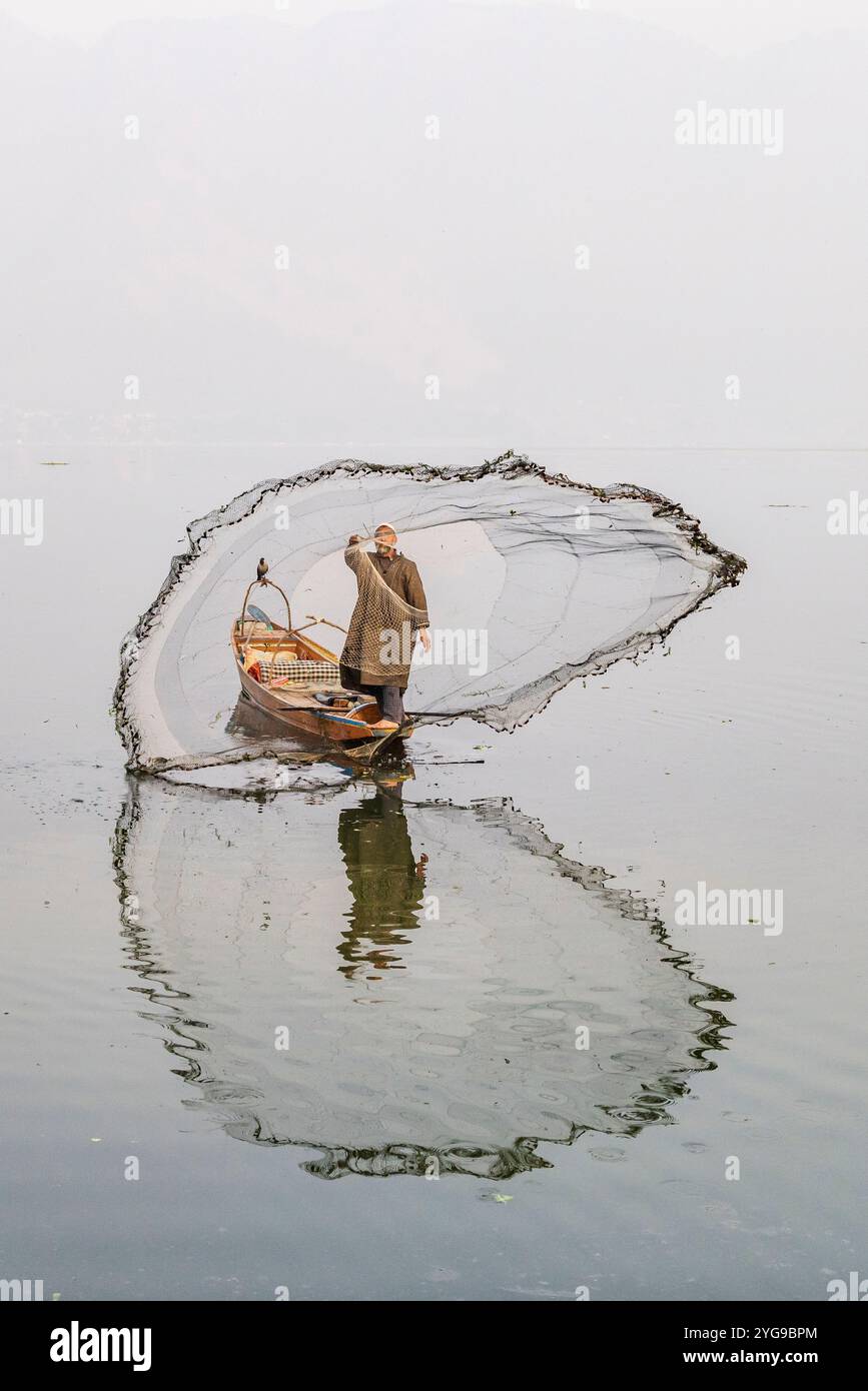 Tossing boat hi-res stock photography and images - Alamy