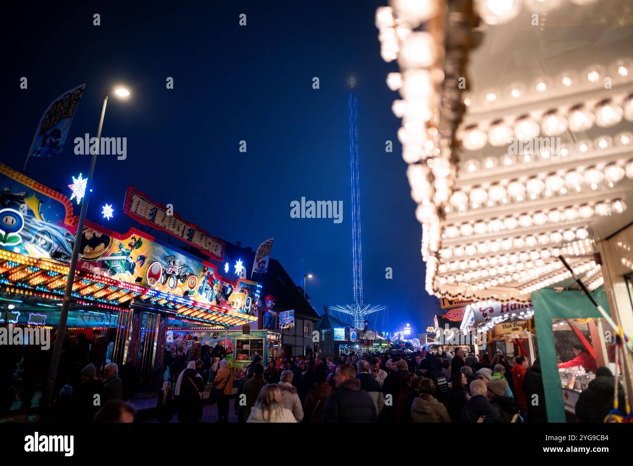 Soest, Germany. 06th Nov, 2024. people walk through the All Saints ...