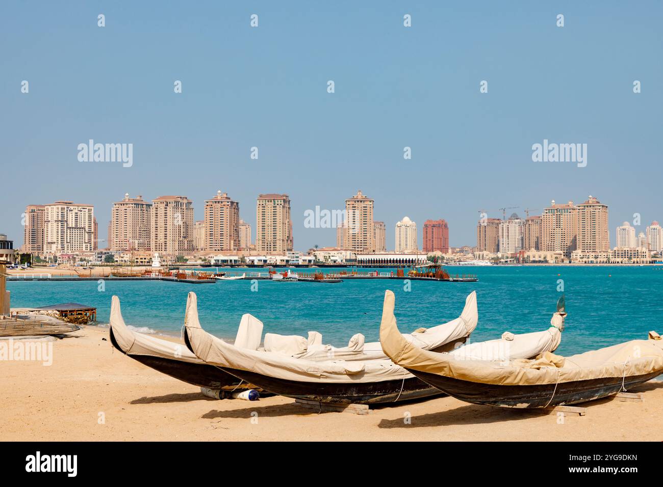 Doha beach hi-res stock photography and images - Alamy