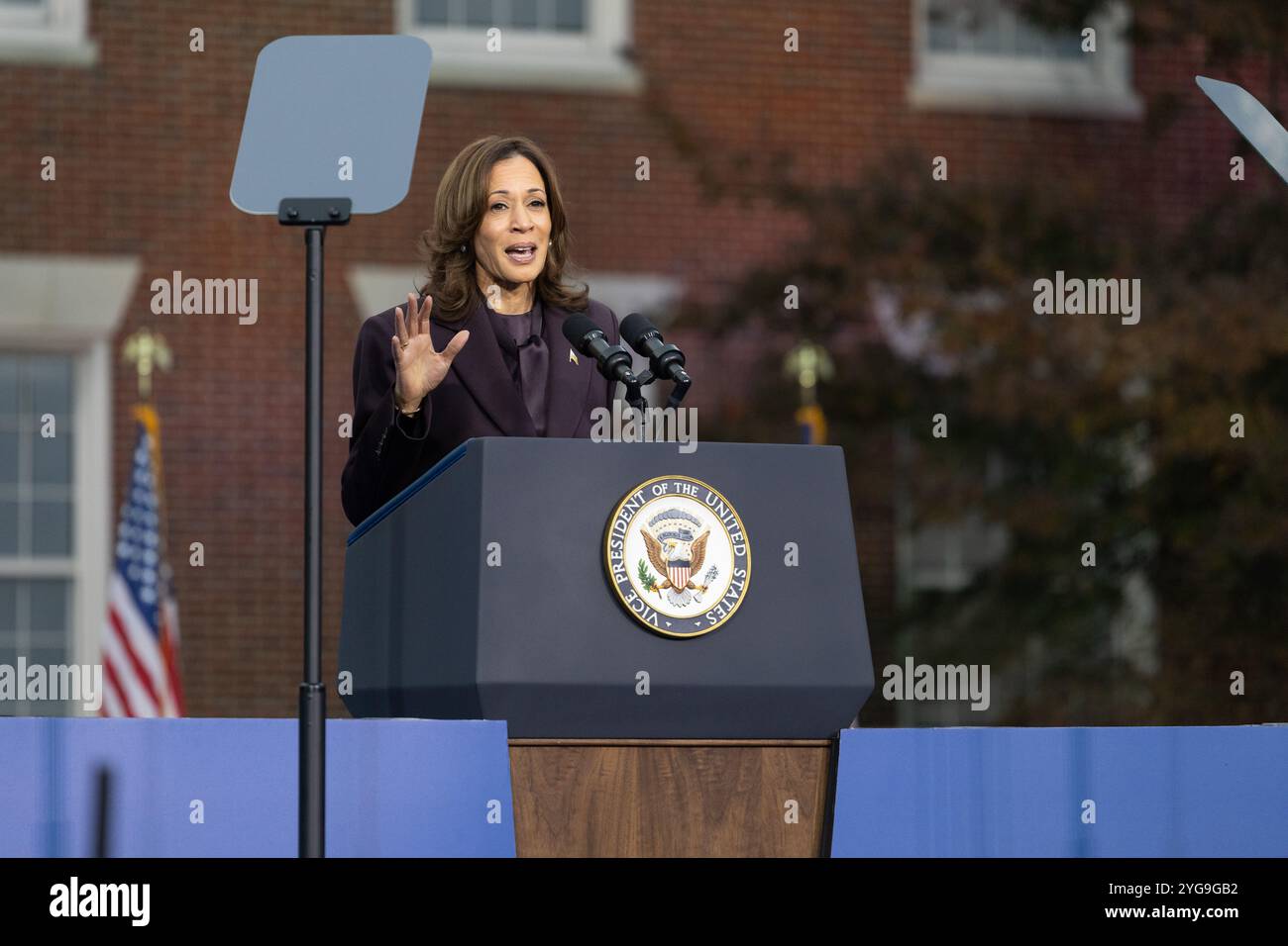 Washington, USA. 6th Nov, 2024. U.S. Democratic presidential candidate ...