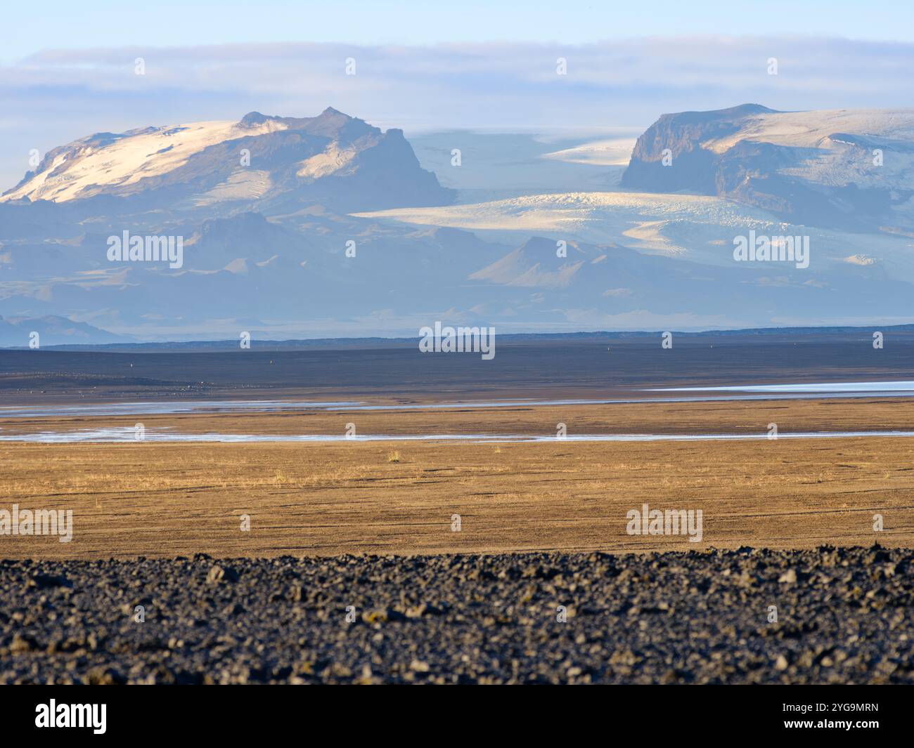 Holuhraun area, the Kverkfjoll mountains in the background ...