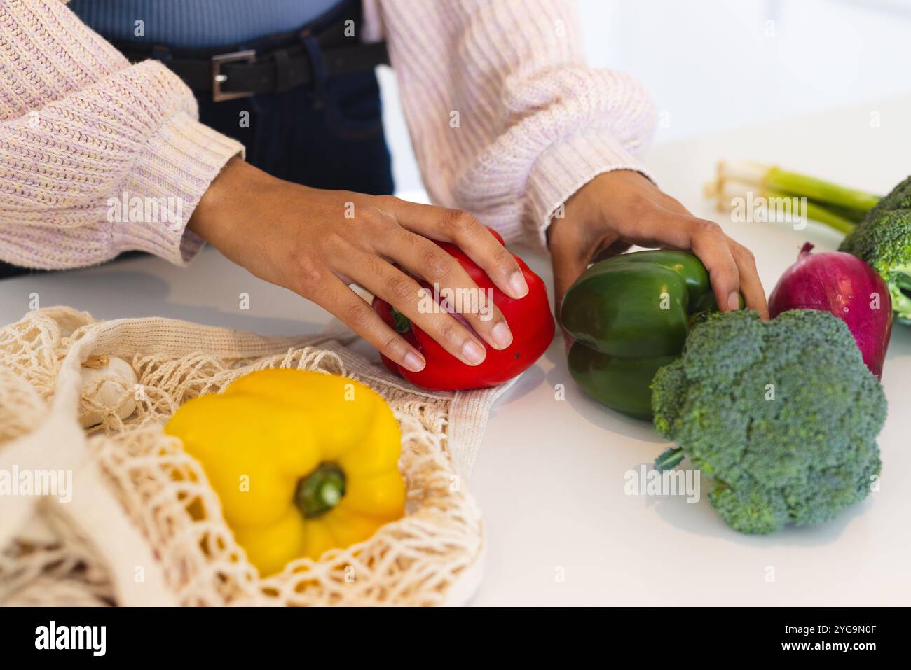 Hands arranging fresh vegetables hi-res stock photography and images ...