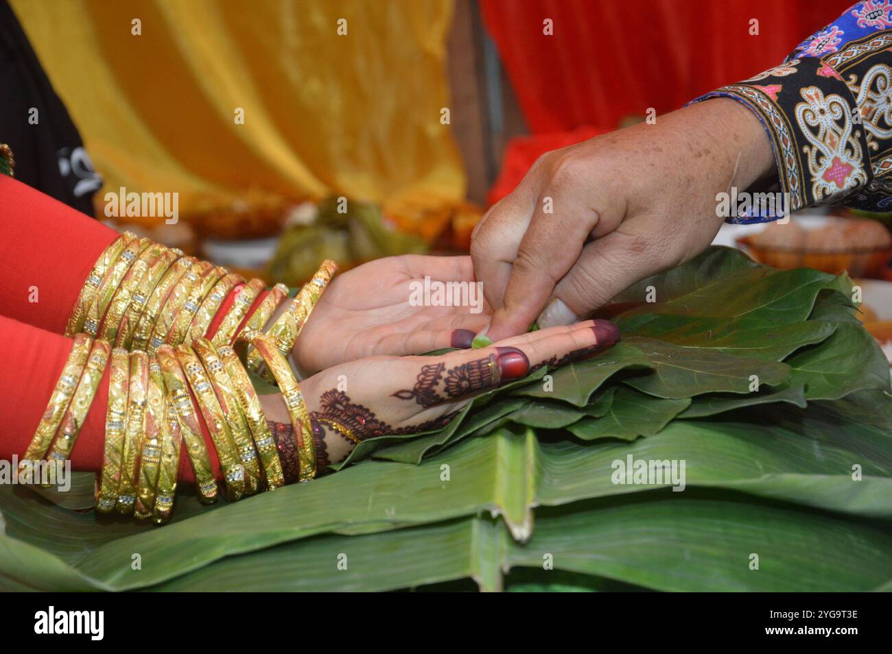 "Mappacci " the traditional wedding ceremony of the bugisnese Indonesia ...