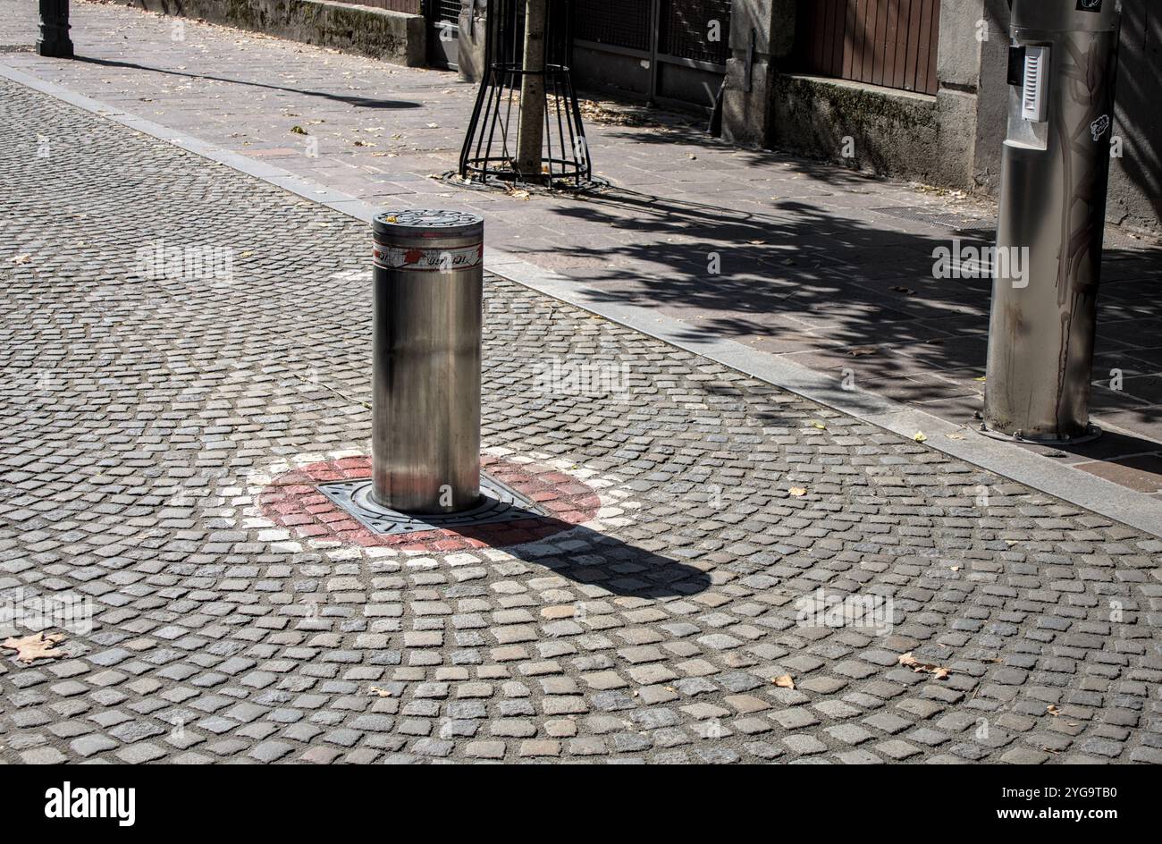 Retractable pole or automatic bollard to stop traffic in the pedestrian ...