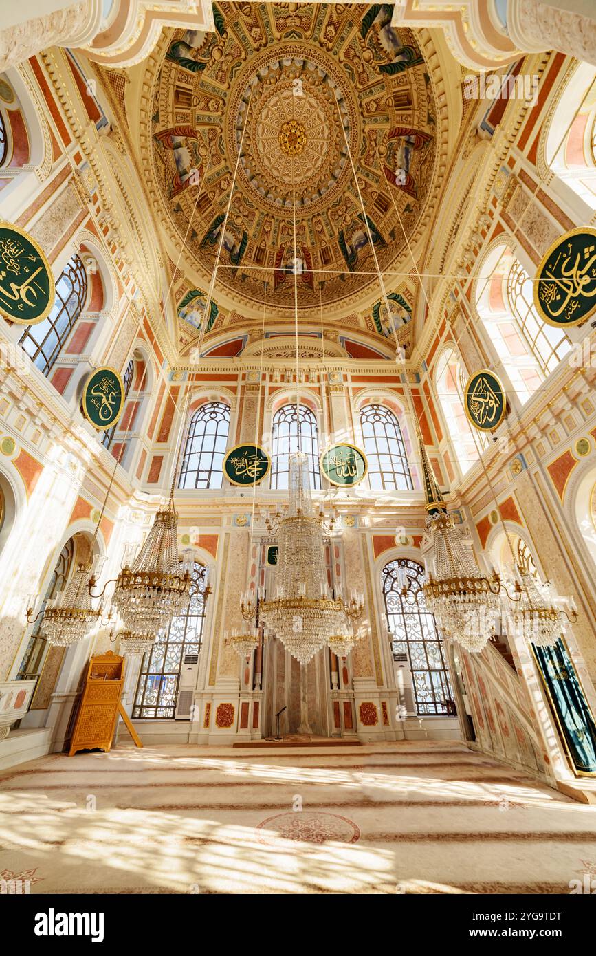 Interior ortakoy mosque hi-res stock photography and images - Alamy
