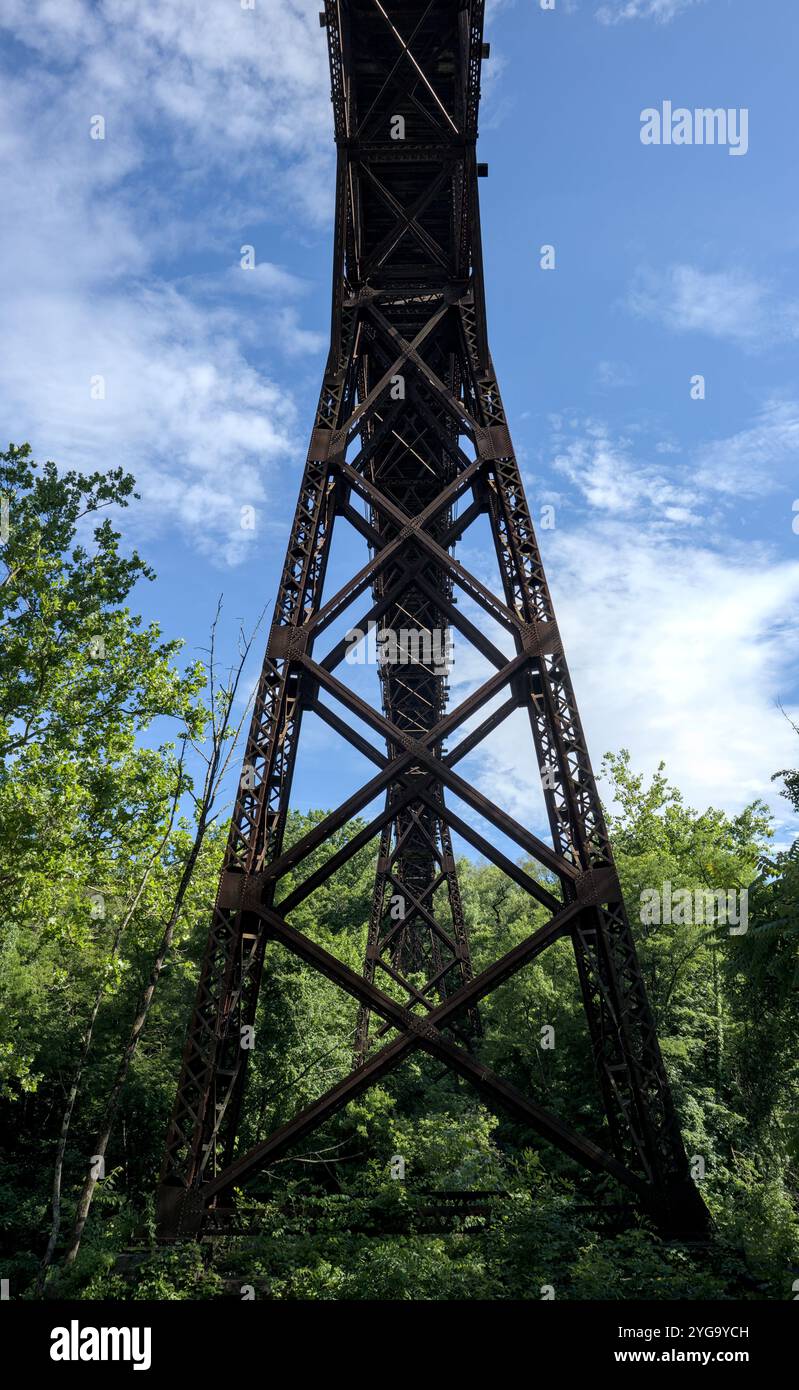 Steel trestle bridge hi-res stock photography and images - Alamy