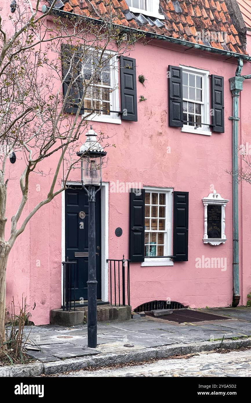 Charlestons pink house hi-res stock photography and images - Alamy