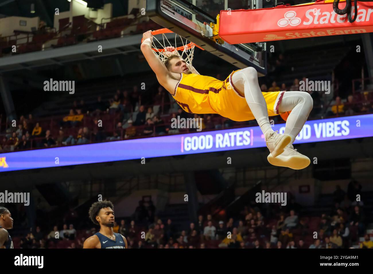 Minneapolis, Minnesota, USA. 6th Nov, 2024. Minnesota Golden Gophers ...