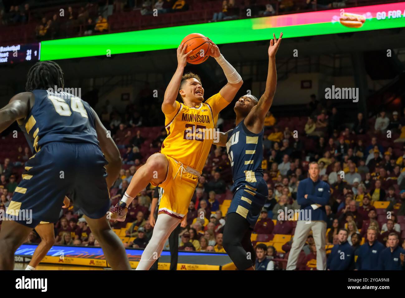 Minneapolis, Minnesota, USA. 6th Nov, 2024. Minnesota Golden Gophers ...