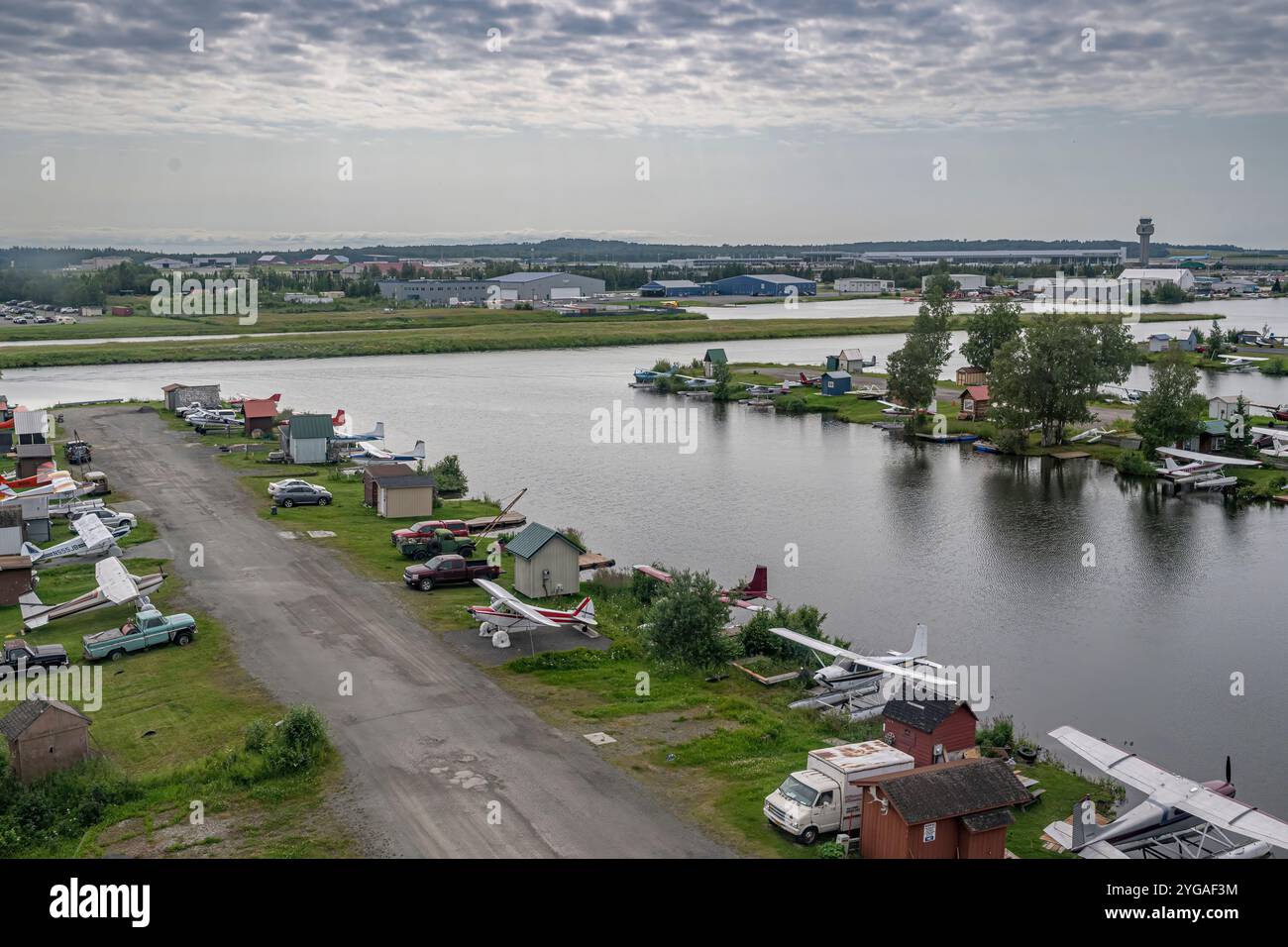 Landing at Lake Spenard, busiest floatplane base in the world Stock ...