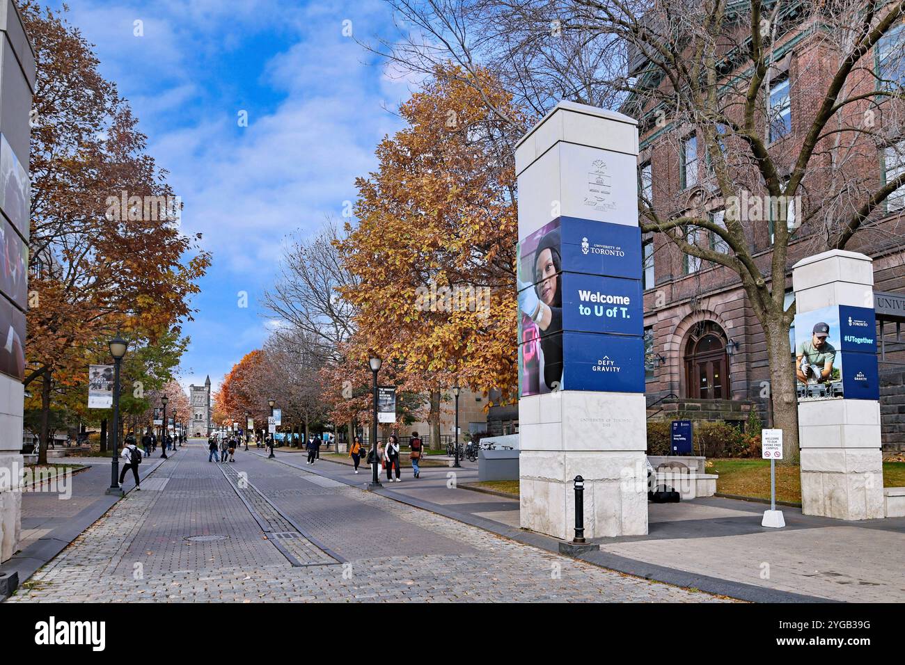 University of Toronto with fall foliage, campus entrance gate Stock ...