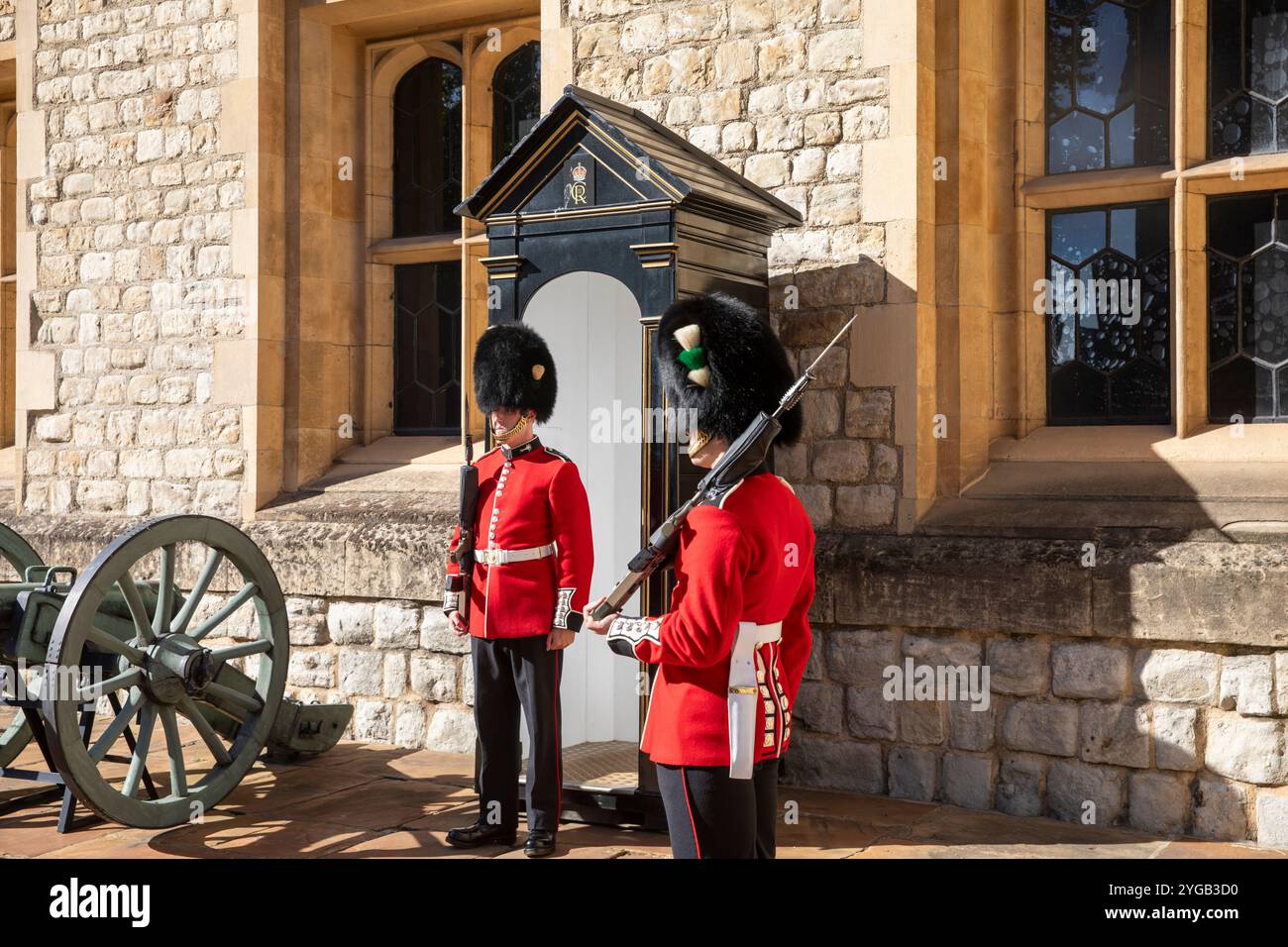 Welsh guardsman hi-res stock photography and images - Alamy