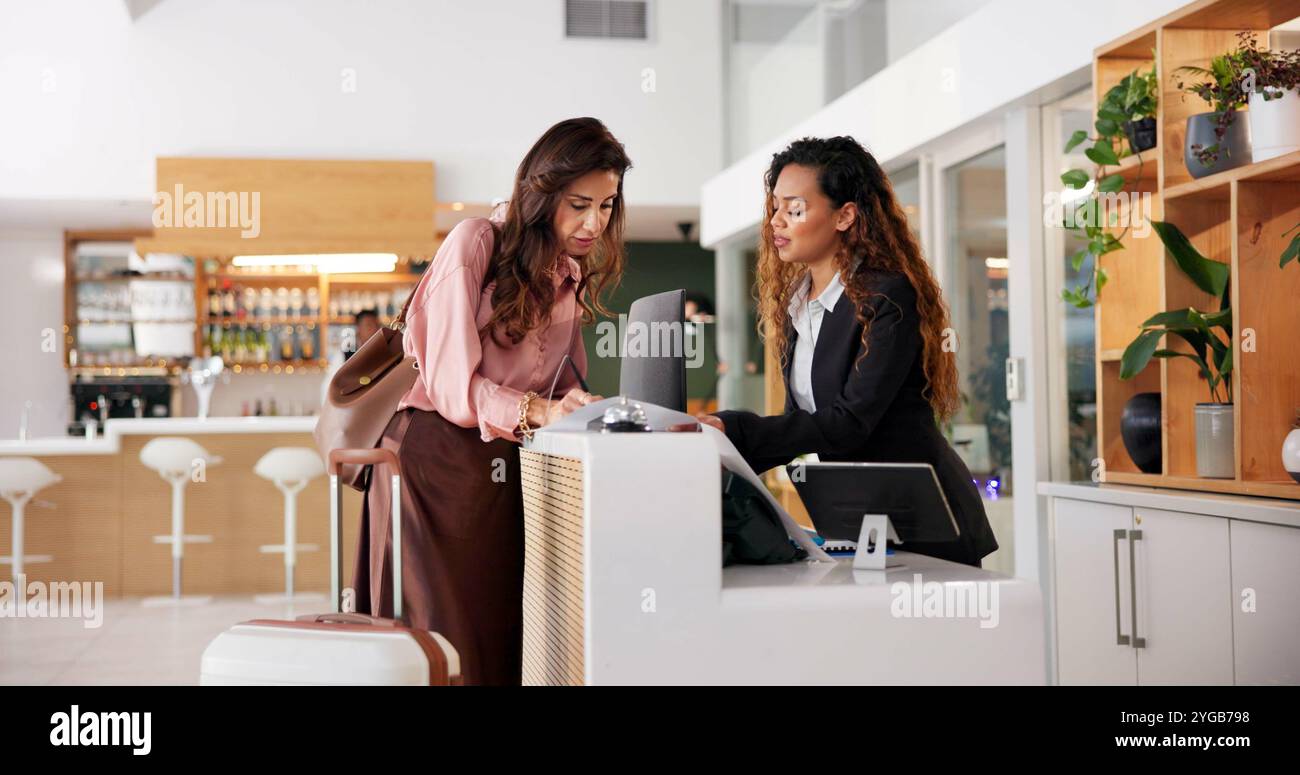Guest service agent hi-res stock photography and images - Alamy