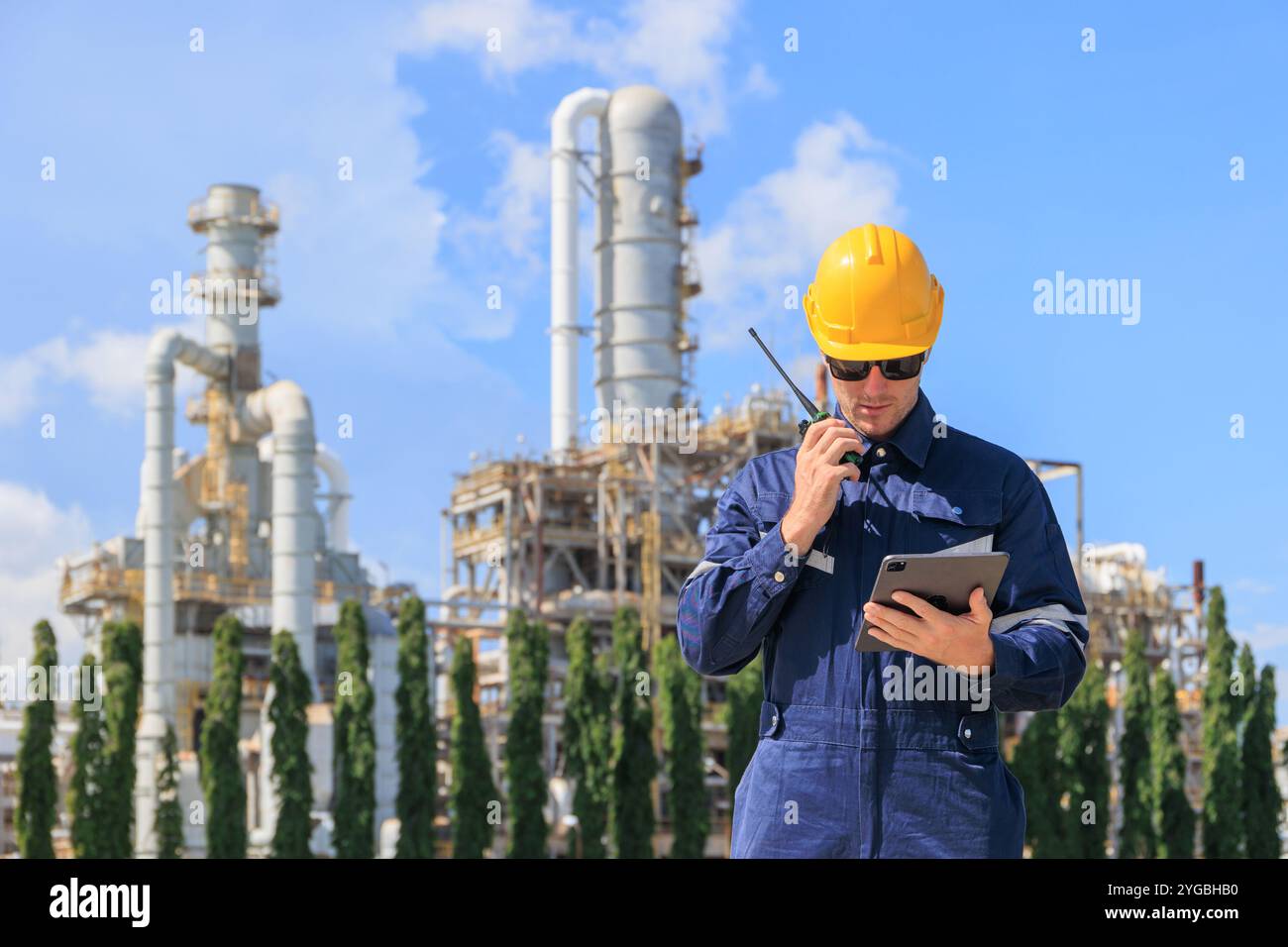 Refinery operation hi-res stock photography and images - Alamy