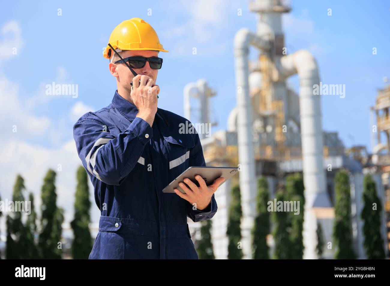 Operating worker hi-res stock photography and images - Alamy