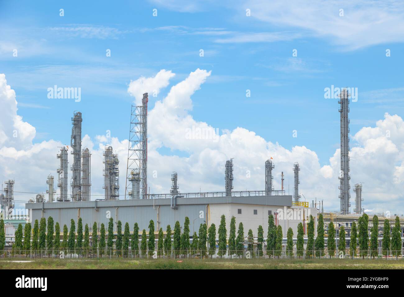 Fuel oil and gas petroleum building with distillation columns, Crude ...