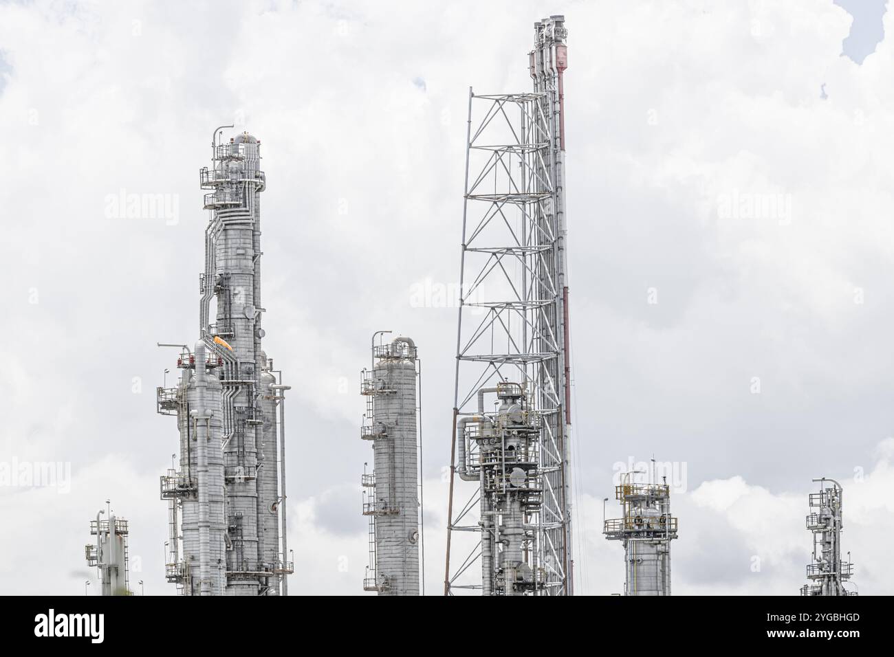 Crude oil refinery distillation tower hi-res stock photography and ...