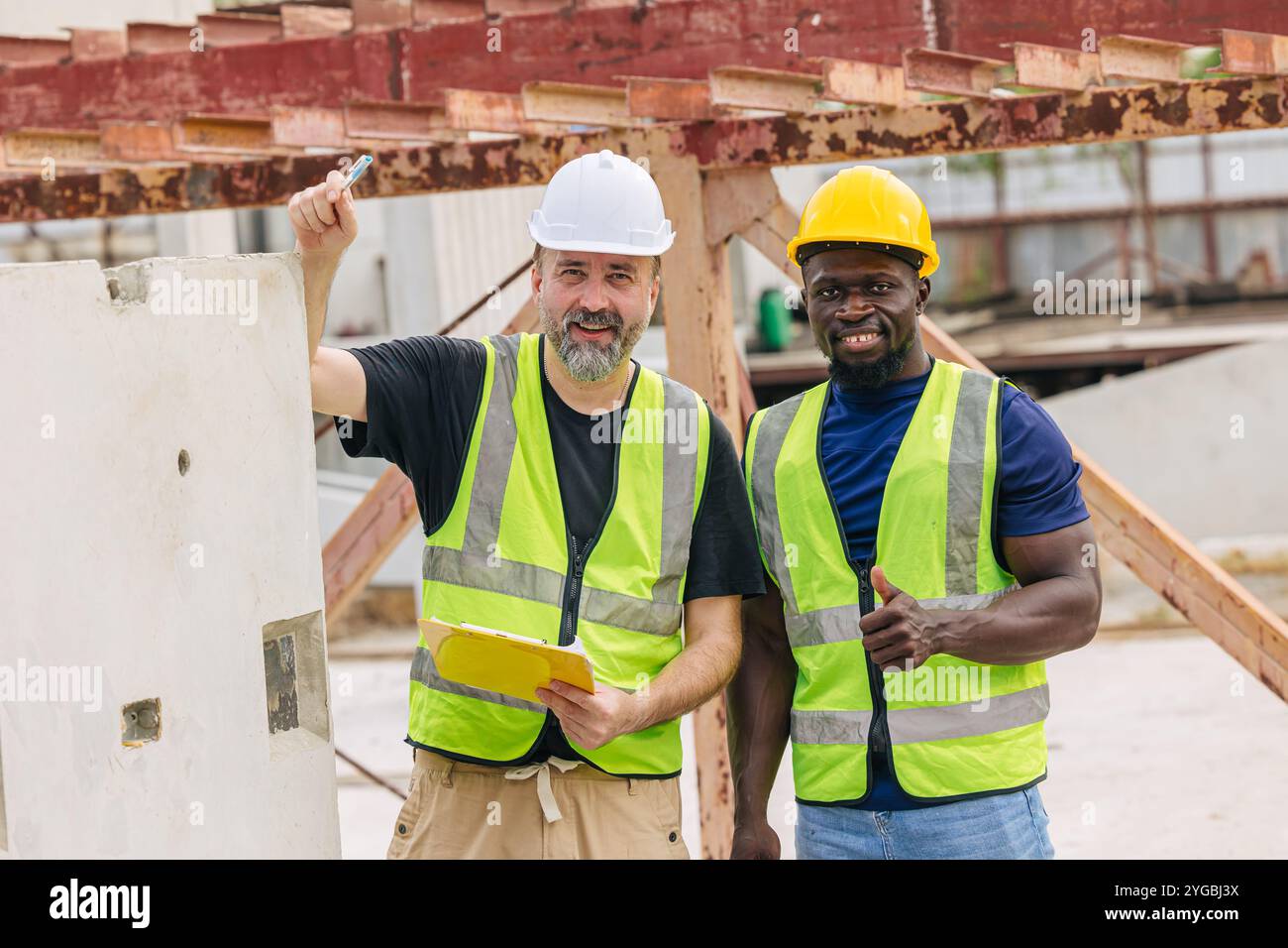 Construction workers happy hi-res stock photography and images - Alamy