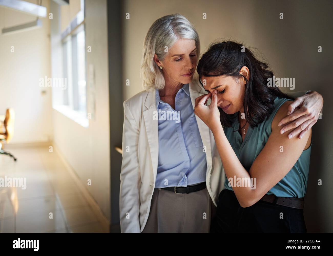 Unhappy businesswoman crying workplace hi-res stock photography and ...
