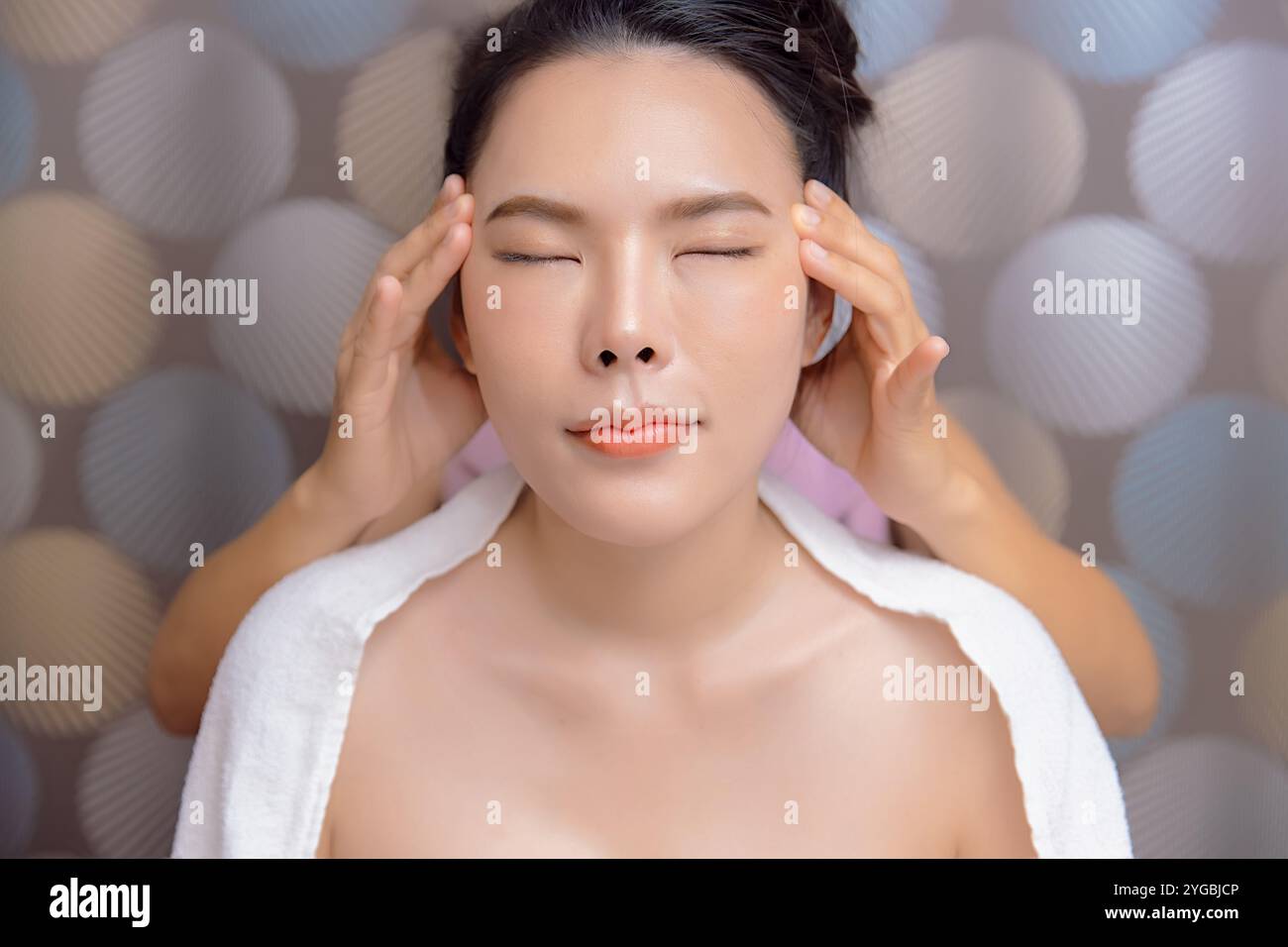 Beautiful facial Asian women Aromatherapy in Spa, Beauty face skincare ...