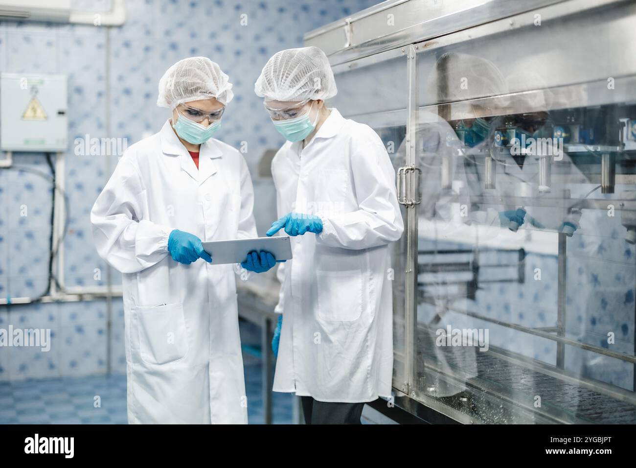 Worker people working in Drinking water factory, Hygiene uniform ...