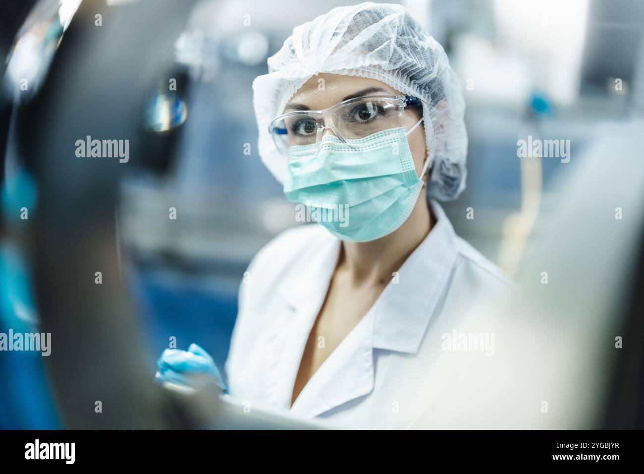 Pharmaceutical manufacturing process hi-res stock photography and ...
