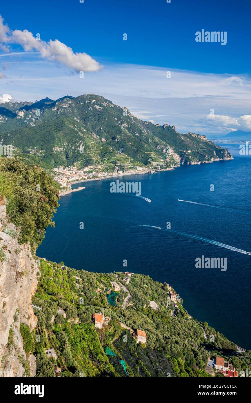 Terrazza dell'Infinito scenic belvedere, Villa Cimbrone, Ravello ...