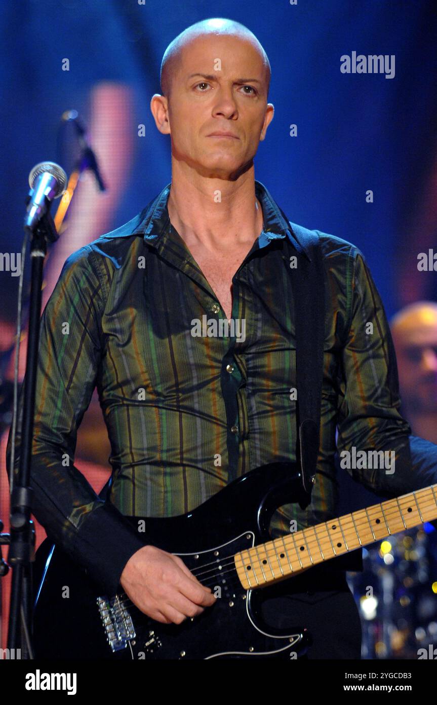 Raf italian singer 2006 hi-res stock photography and images - Alamy