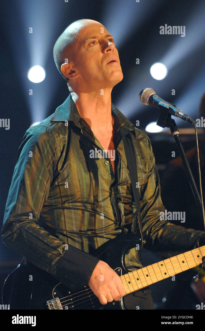 Raf italian singer 2006 hi-res stock photography and images - Alamy