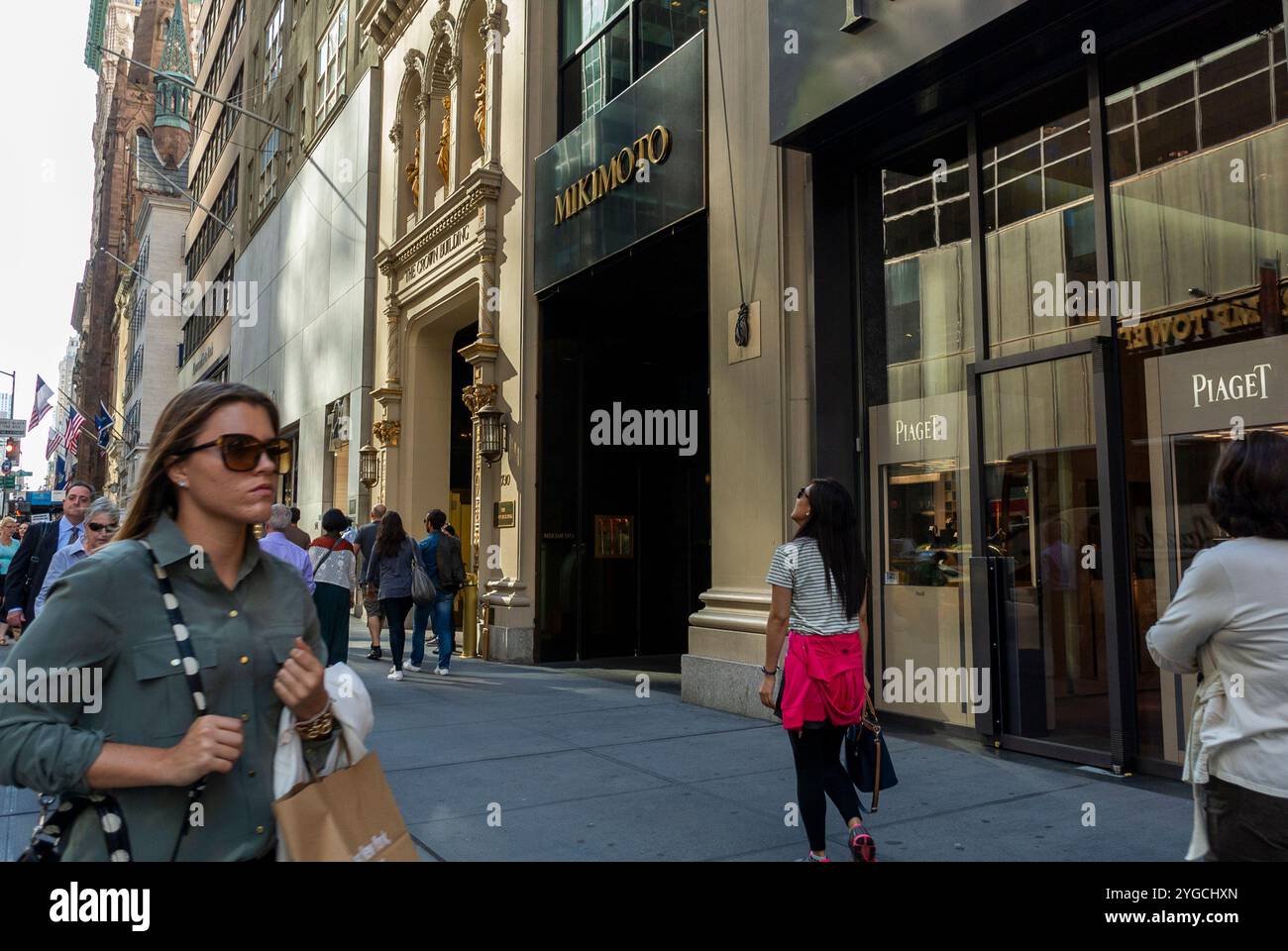 New York City, NY, USA, Street Scenes, Fifth Avenue, busy people, women ...