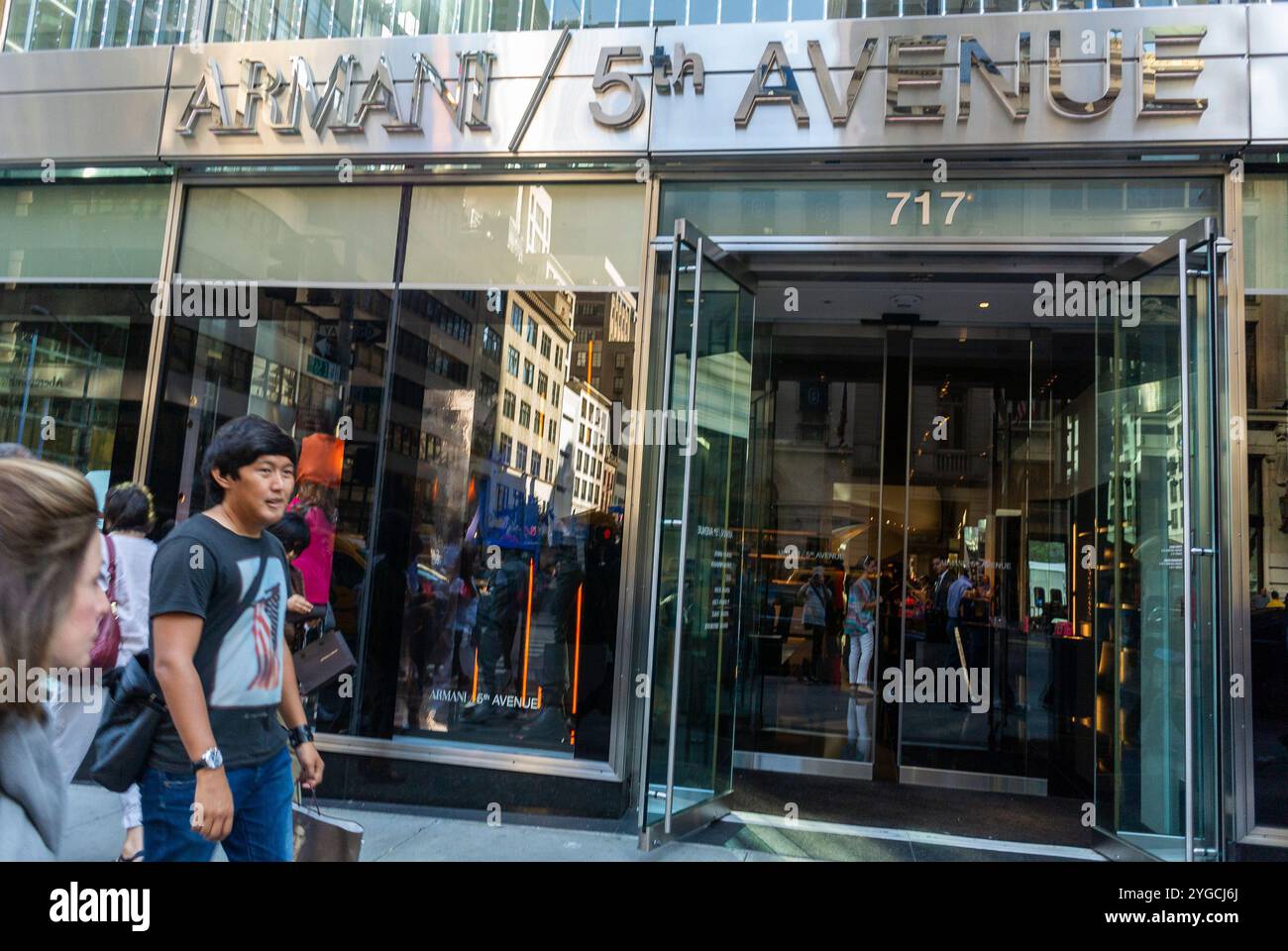 New york city street scenes 5th avenue hi-res stock photography and ...