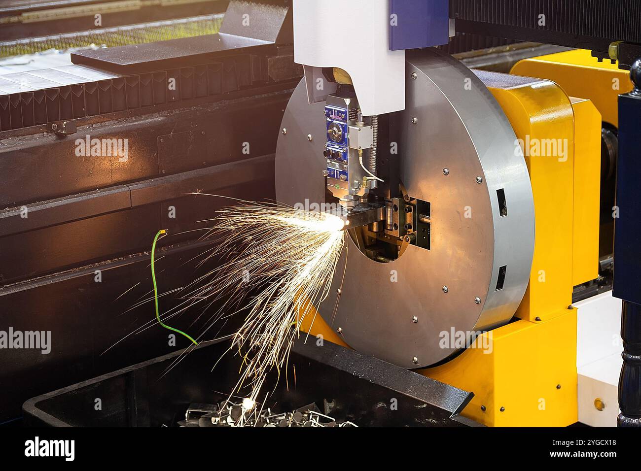 Laser cutting profile machine hi-res stock photography and images - Alamy