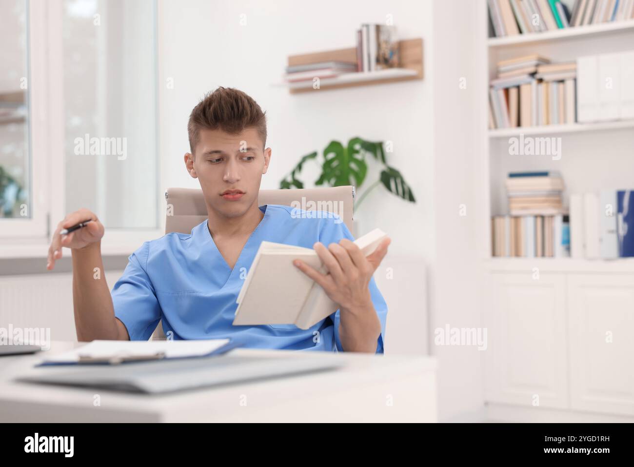 Medical student lecture hi-res stock photography and images - Alamy