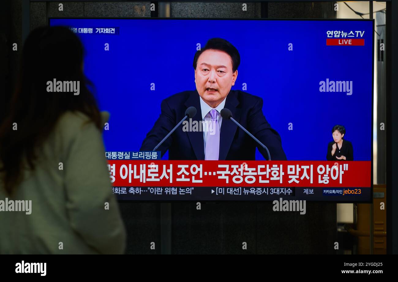 Seoul, South Korea. 07th Nov, 2024. A 24-hour Yonhapnews TV broadcast ...