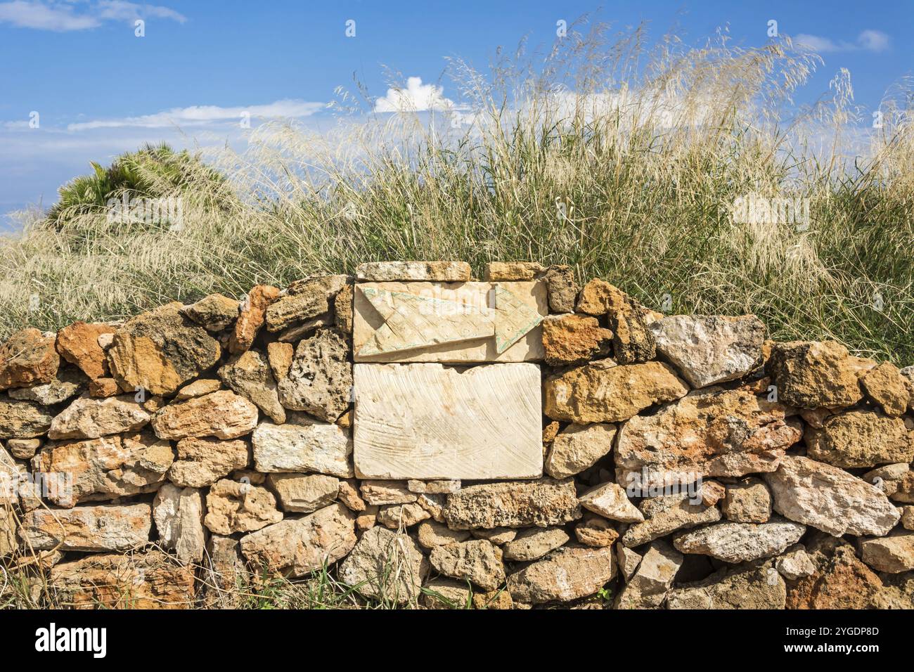 Sign in stone wall hi-res stock photography and images - Alamy
