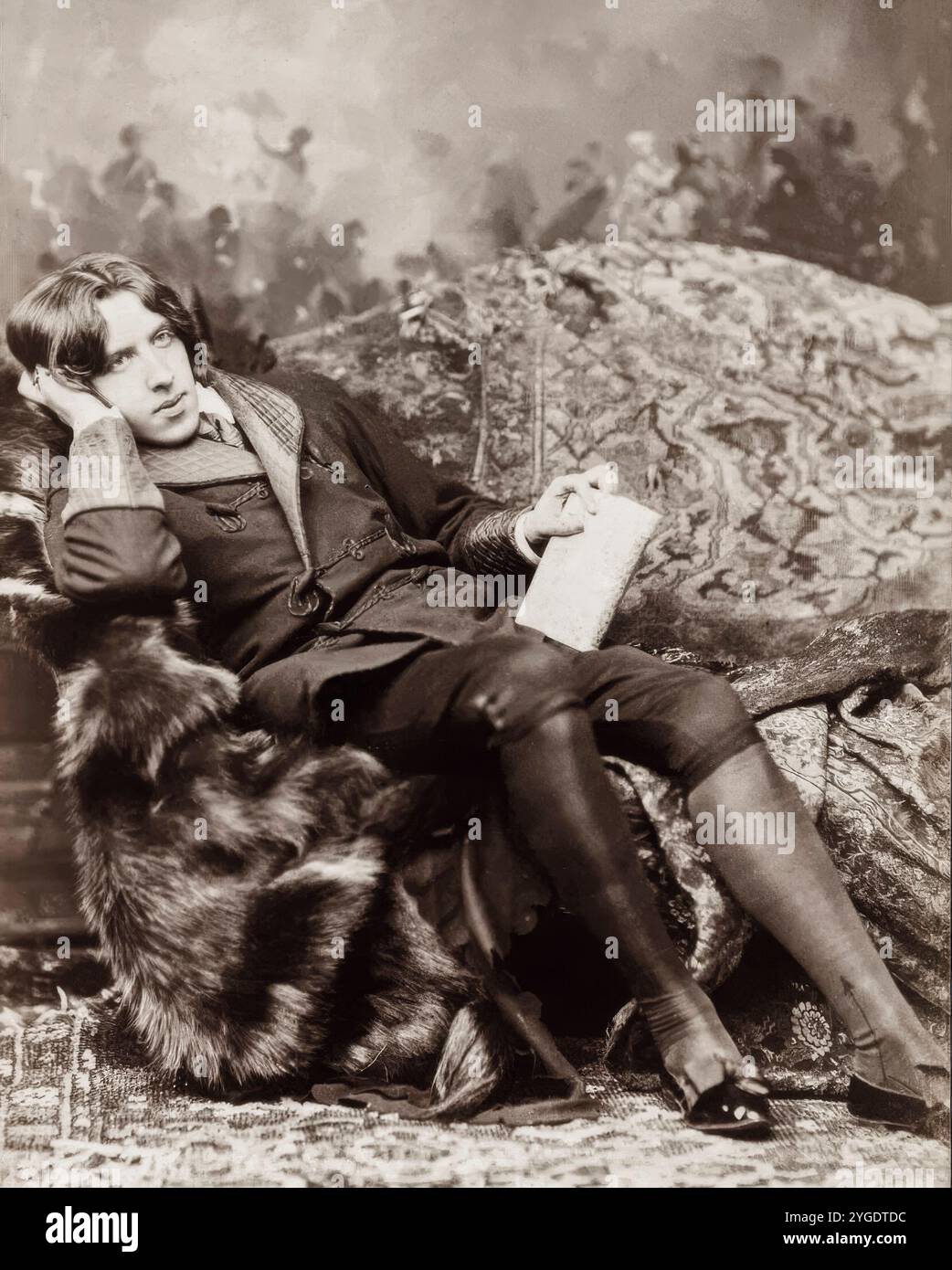 Oscar Wilde (1854-1900), Irish poet and playwright, portrait photograph ...