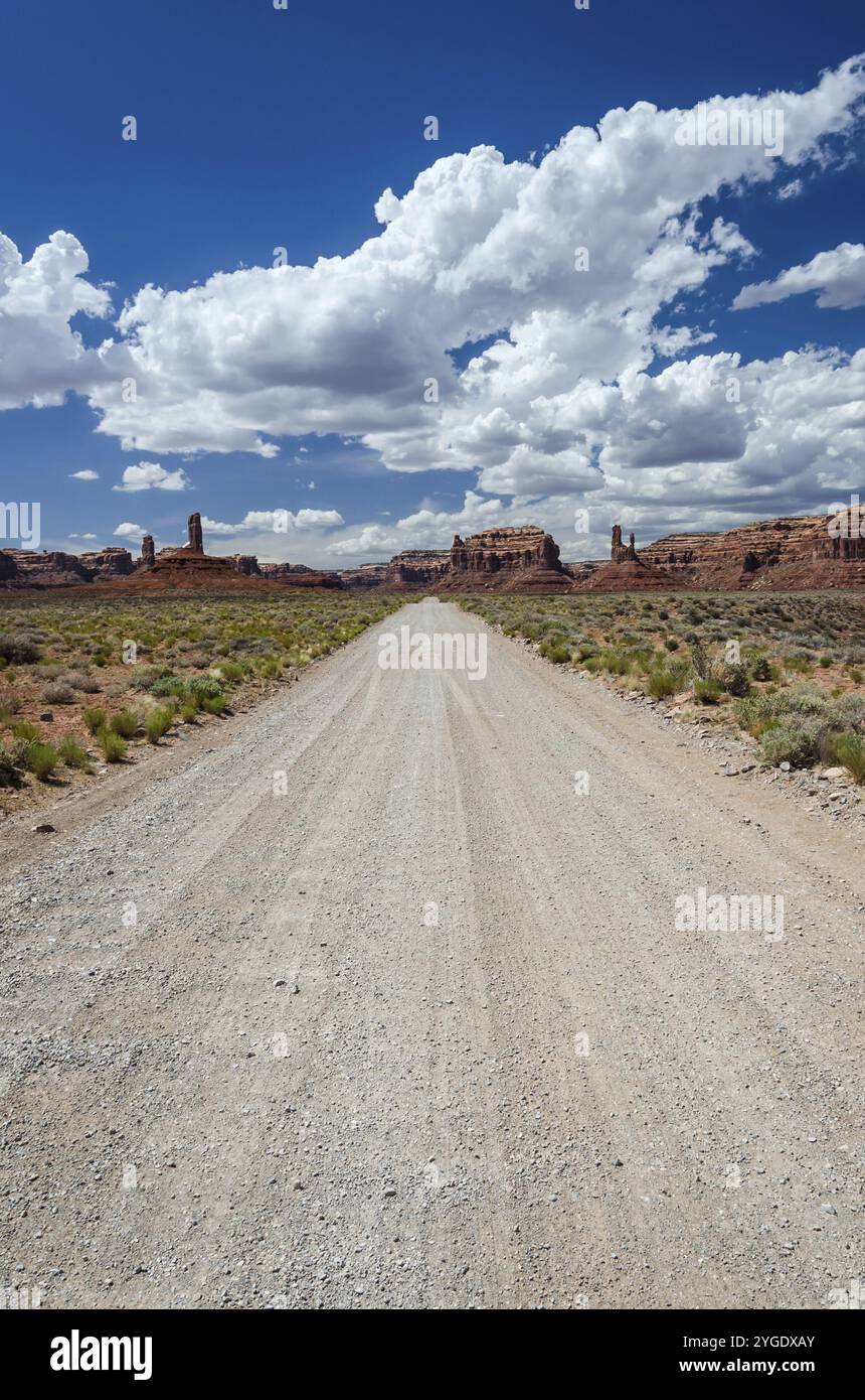 Road leading red rock hi-res stock photography and images - Alamy
