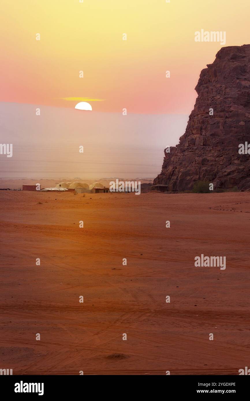 Sunrise horizon close hi-res stock photography and images - Alamy