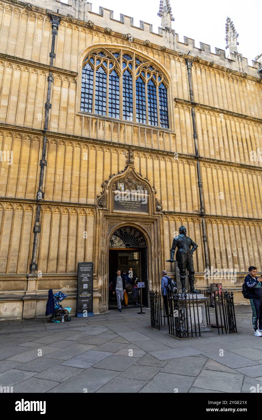 Oxford , UK - June 5, 2024: Great Gate on Catte Street of Old Bodleian ...
