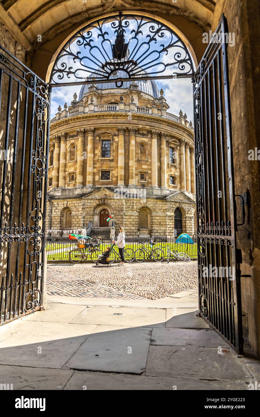 Oxford , UK - June 5, 2024: Oxford Radcliffe Library Building Stock ...