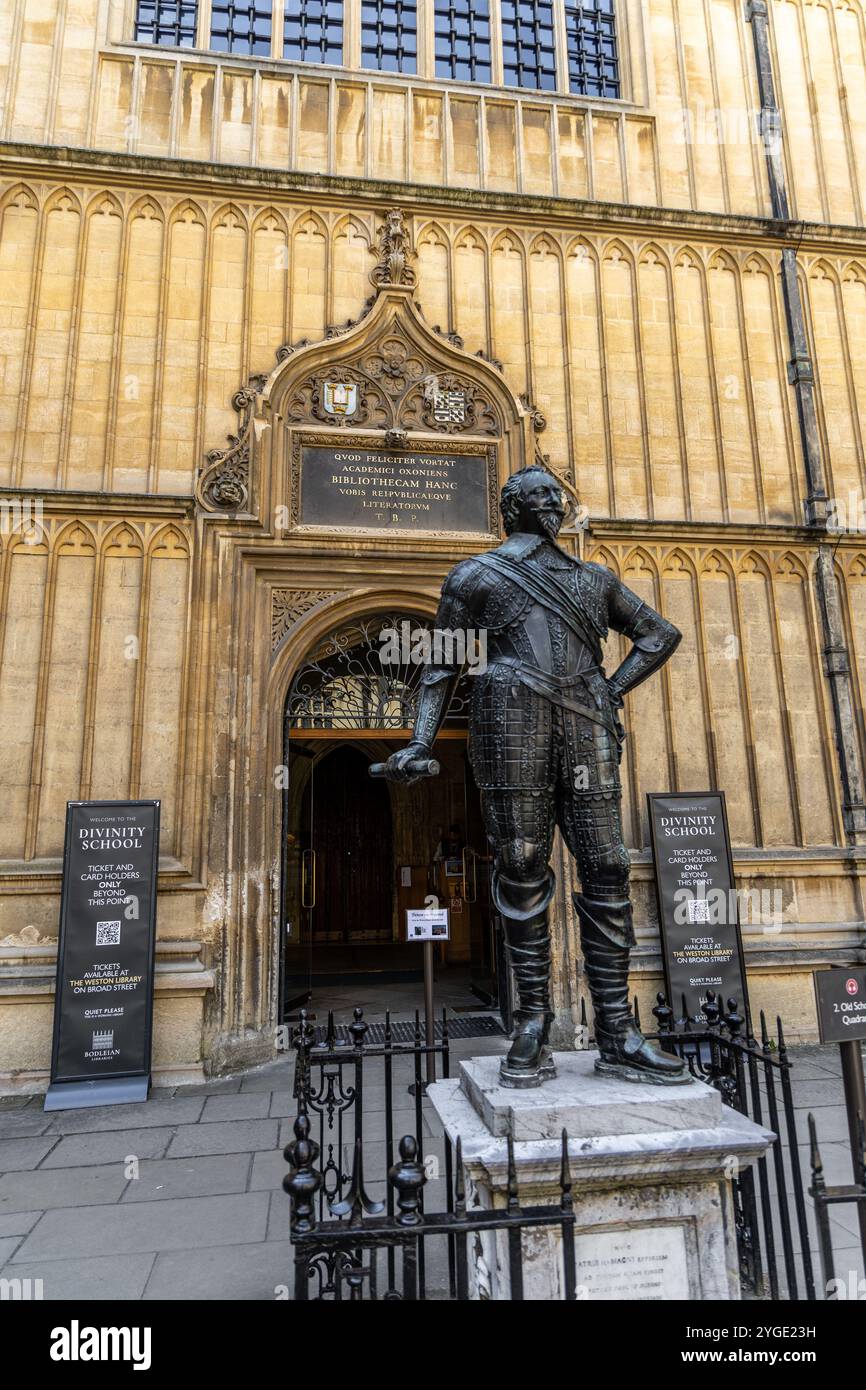 Oxford , UK - June 5, 2024: Great Gate on Catte Street of Old Bodleian ...