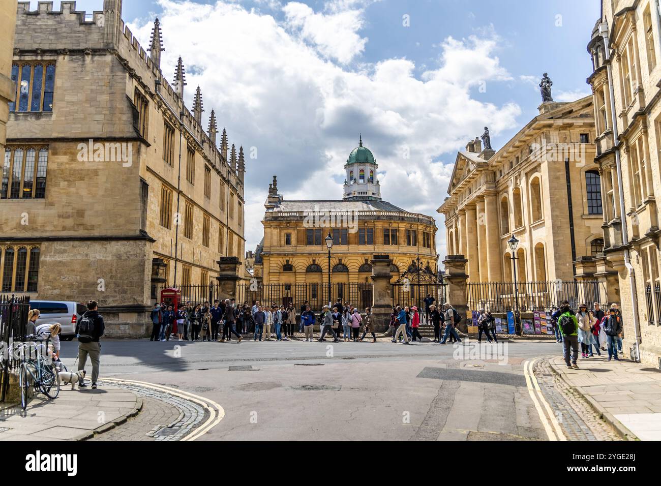 Oxford , UK - June 5, 2024: The Sheldonian Theatre and Bodleian library ...