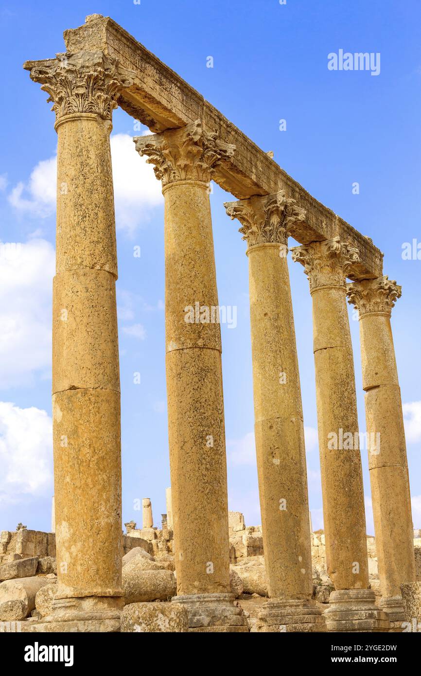 Jerash, Jordan, Columns of ancient street cardo maximus, Ancient Roman ...