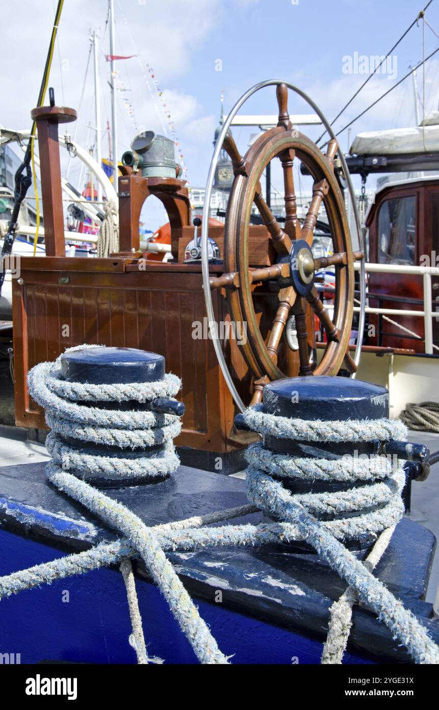 Steering wheel and ropes at the helm of an old sailing yacht Stock ...